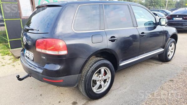 Black Volkswagen Touareg 2004 in Riga, with an engine capacity of 2.50 L and mileage of 526 thousand km for 2500 €, photo 3 on AUTOMOTO.COM.LV