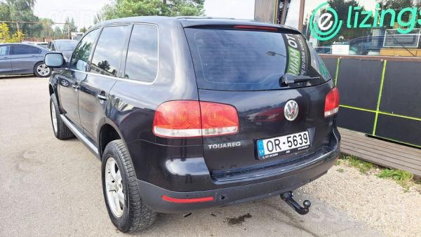 Black Volkswagen Touareg 2004 in Riga, with an engine capacity of 2.50 L and mileage of 526 thousand km for 2500 €, photo 5 on AUTOMOTO.COM.LV