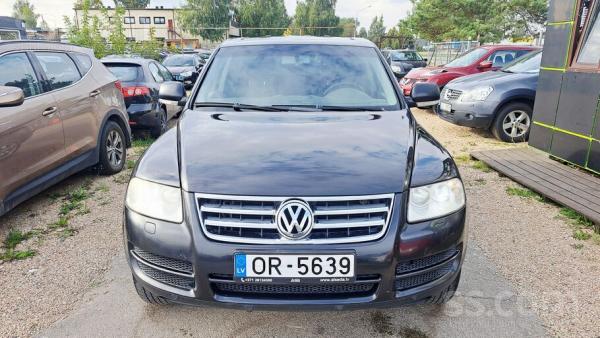 Black Volkswagen Touareg 2004 in Riga, with an engine capacity of 2.50 L and mileage of 526 thousand km for 2500 €, photo 6 on AUTOMOTO.COM.LV