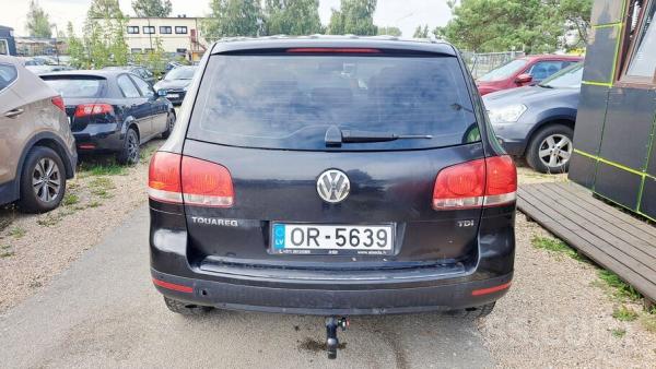 Black Volkswagen Touareg 2004 in Riga, with an engine capacity of 2.50 L and mileage of 526 thousand km for 2500 €, photo 7 on AUTOMOTO.COM.LV