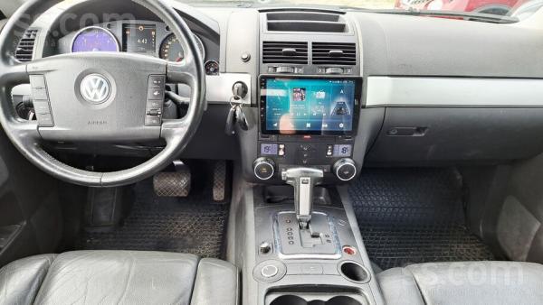 Black Volkswagen Touareg 2004 in Riga, with an engine capacity of 2.50 L and mileage of 526 thousand km for 2500 €, photo 8 on AUTOMOTO.COM.LV