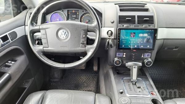 Black Volkswagen Touareg 2004 in Riga, with an engine capacity of 2.50 L and mileage of 526 thousand km for 2500 €, photo 9 on AUTOMOTO.COM.LV