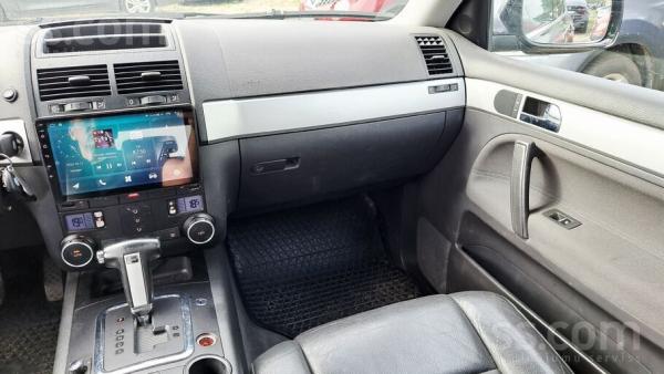 Black Volkswagen Touareg 2004 in Riga, with an engine capacity of 2.50 L and mileage of 526 thousand km for 2500 €, photo 10 on AUTOMOTO.COM.LV