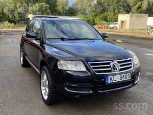 Black Volkswagen Touareg 2004 in Bauska, with an engine capacity of 2.50 L and mileage of 330 thousand km for 2500 €, photo 4 on AUTOMOTO.COM.LV