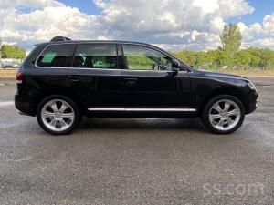 Black Volkswagen Touareg 2004 in Bauska, with an engine capacity of 2.50 L and mileage of 330 thousand km for 2500 €, photo 5 on AUTOMOTO.COM.LV