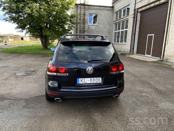 Black Volkswagen Touareg 2004 in Bauska, with an engine capacity of 2.50 L and mileage of 330 thousand km for 2500 €, photo 6 on AUTOMOTO.COM.LV