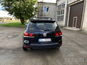 Black Volkswagen Touareg 2004 in Bauska, with an engine capacity of 2.50 L and mileage of 330 thousand km for 2500 €, photo 6 on AUTOMOTO.COM.LV