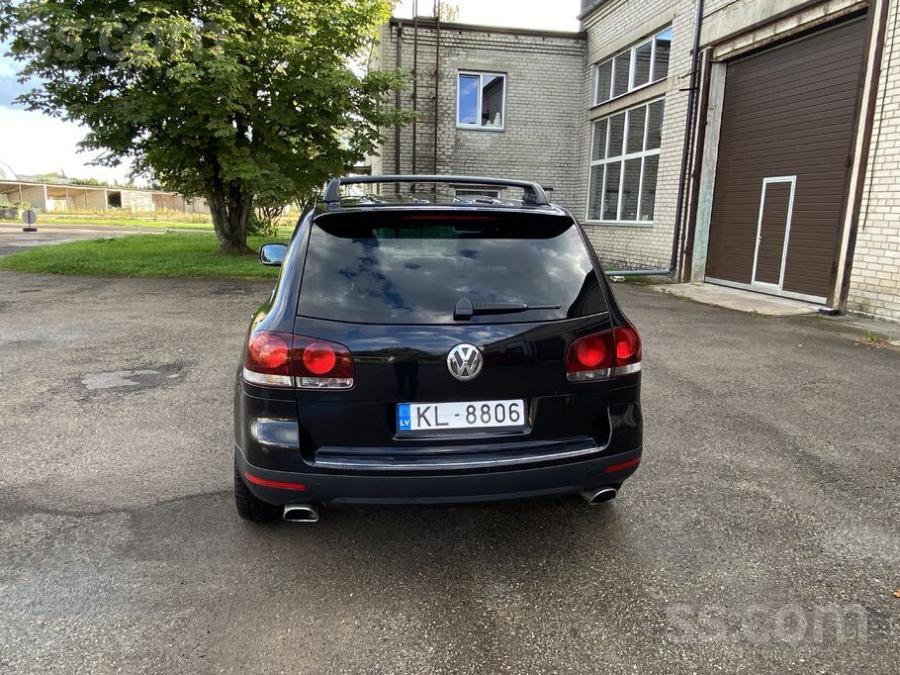 Black Volkswagen Touareg 2004 in Bauska, with an engine capacity of 2.50 L and mileage of 330 thousand km for 2500 €, photo 6 on AUTOMOTO.COM.LV