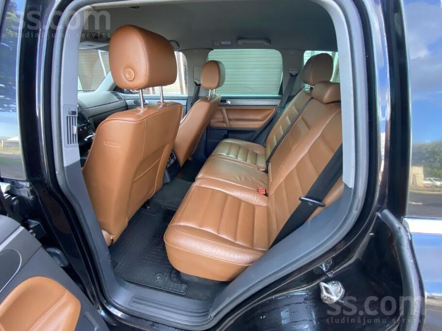 Black Volkswagen Touareg 2004 in Bauska, with an engine capacity of 2.50 L and mileage of 330 thousand km for 2500 €, photo 10 on AUTOMOTO.COM.LV