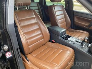 Black Volkswagen Touareg 2004 in Bauska, with an engine capacity of 2.50 L and mileage of 330 thousand km for 2500 €, photo 13 on AUTOMOTO.COM.LV
