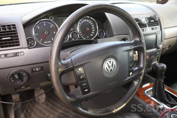 Фольксваген Туарег 2004 в Кулдига на AUTOMOTO.COM.LV Черный Фольксваген Туарег 2004 в Кулдига, объемом двигателя 2.50 л и пробегом 353 тыс. км за 1850 €, фото 1 на AUTOMOTO.COM.LV