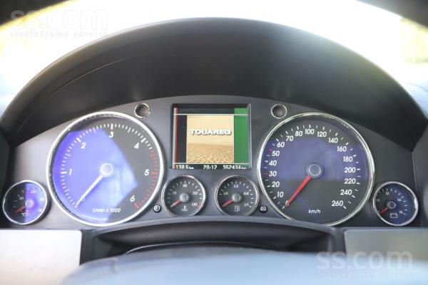 Фольксваген Туарег 2004 в Кулдига на AUTOMOTO.COM.LV Черный Фольксваген Туарег 2004 в Кулдига, объемом двигателя 2.50 л и пробегом 353 тыс. км за 1850 €, фото 10 на AUTOMOTO.COM.LV