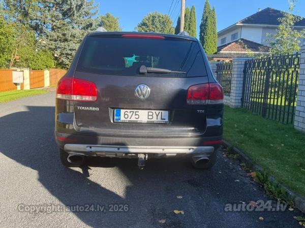 Melns Volkswagen Touareg 2004 Tallina, ar dzinēja tilpumu 2.50 L un nobraukumu 360 tūkst. km par 1990 €, foto 3 vietnē AUTOMOTO.COM.LV