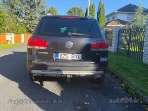 Black Volkswagen Touareg 2004 in Tallinn, with an engine capacity of 2.50 L and mileage of 360 thousand km for 1990 €, photo 3 on AUTOMOTO.COM.LV
