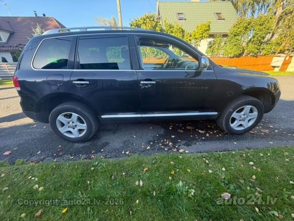 Melns Volkswagen Touareg 2004 Tallina, ar dzinēja tilpumu 2.50 L un nobraukumu 360 tūkst. km par 1990 €, foto 4 vietnē AUTOMOTO.COM.LV