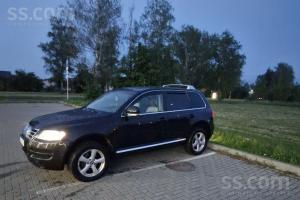 Black Volkswagen Touareg 2005 in Riga, with an engine capacity of 3.00 L and mileage of 300 thousand km for 5000 €, photo 4 on AUTOMOTO.COM.LV