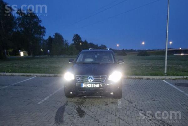 Black Volkswagen Touareg 2005 in Riga, with an engine capacity of 3.00 L and mileage of 300 thousand km for 5000 €, photo 5 on AUTOMOTO.COM.LV