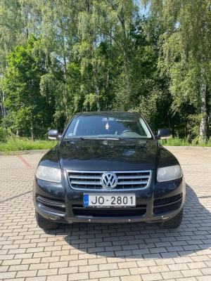 Black Volkswagen Touareg 2005 in Rezekne, with an engine capacity of 3.00 L and mileage of 368 thousand km for 3300 €, photo 3 on AUTOMOTO.COM.LV