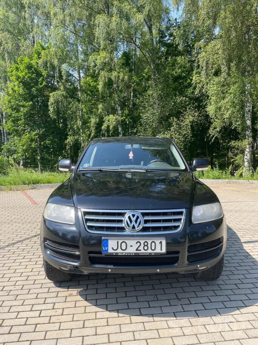 Black Volkswagen Touareg 2005 in Rezekne, with an engine capacity of 3.00 L and mileage of 368 thousand km for 3300 €, photo 3 on AUTOMOTO.COM.LV