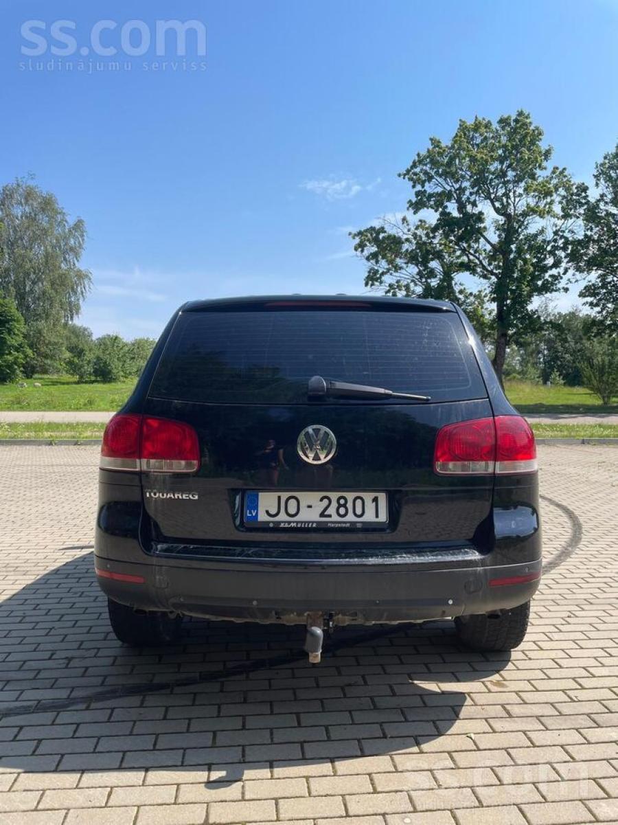 Black Volkswagen Touareg 2005 in Rezekne, with an engine capacity of 3.00 L and mileage of 368 thousand km for 3300 €, photo 4 on AUTOMOTO.COM.LV