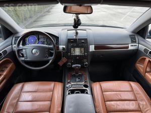 Black Volkswagen Touareg 2005 in Riga, with an engine capacity of 3.00 L and mileage of 0 thousand km for 4550 €, photo 17 on AUTOMOTO.COM.LV