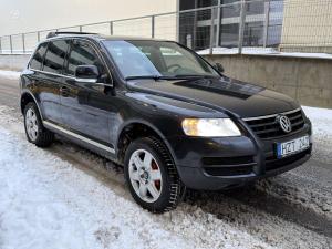 Black Volkswagen Touareg 2005 in Vilnius, with an engine capacity of 2.97 L and mileage of 402 thousand km for 3450 €, photo  on AUTOMOTO.COM.LV