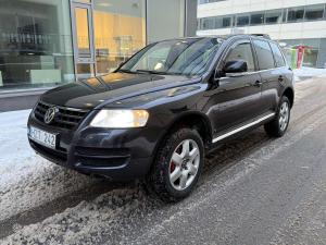 Melns Volkswagen Touareg 2005 Viļņa, ar dzinēja tilpumu 2.97 L un nobraukumu 402 tūkst. km par 3450 €, foto 3 vietnē AUTOMOTO.COM.LV