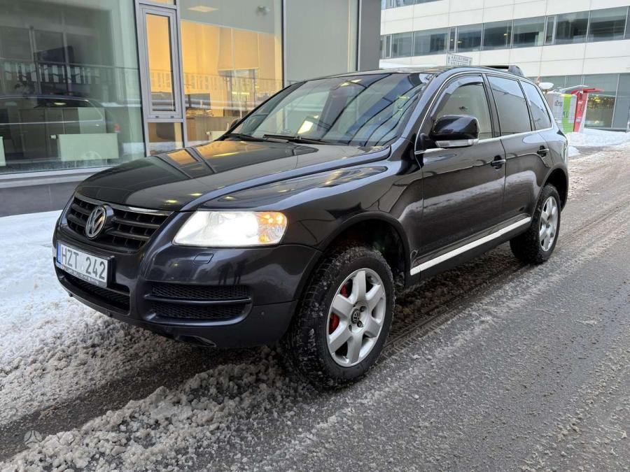 Melns Volkswagen Touareg 2005 Viļņa, ar dzinēja tilpumu 2.97 L un nobraukumu 402 tūkst. km par 3450 €, foto 3 vietnē AUTOMOTO.COM.LV