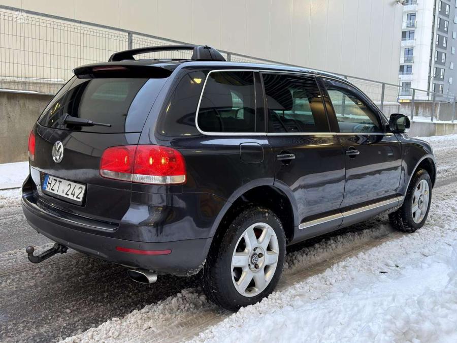 Melns Volkswagen Touareg 2005 Viļņa, ar dzinēja tilpumu 2.97 L un nobraukumu 402 tūkst. km par 3450 €, foto 7 vietnē AUTOMOTO.COM.LV