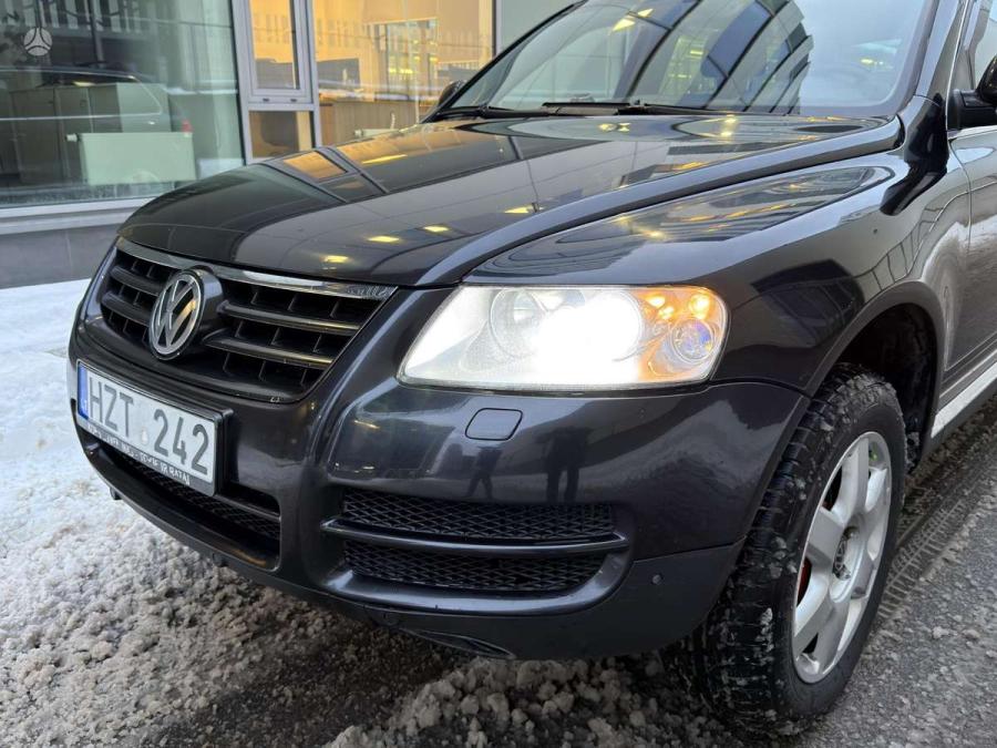 Melns Volkswagen Touareg 2005 Viļņa, ar dzinēja tilpumu 2.97 L un nobraukumu 402 tūkst. km par 3450 €, foto 9 vietnē AUTOMOTO.COM.LV
