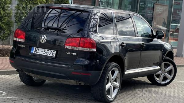 Melns Volkswagen Touareg 2005 Rīga, ar dzinēja tilpumu 3.00 L un nobraukumu 342 tūkst. km par 3850 €, foto 4 vietnē AUTOMOTO.COM.LV