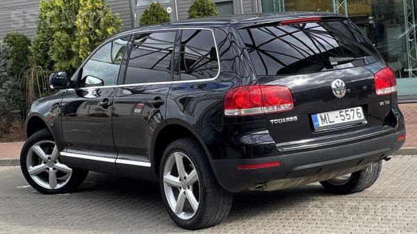 Melns Volkswagen Touareg 2005 Rīga, ar dzinēja tilpumu 3.00 L un nobraukumu 342 tūkst. km par 3850 €, foto 5 vietnē AUTOMOTO.COM.LV