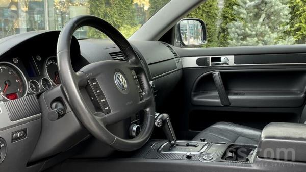 Melns Volkswagen Touareg 2005 Rīga, ar dzinēja tilpumu 3.00 L un nobraukumu 342 tūkst. km par 3850 €, foto 7 vietnē AUTOMOTO.COM.LV