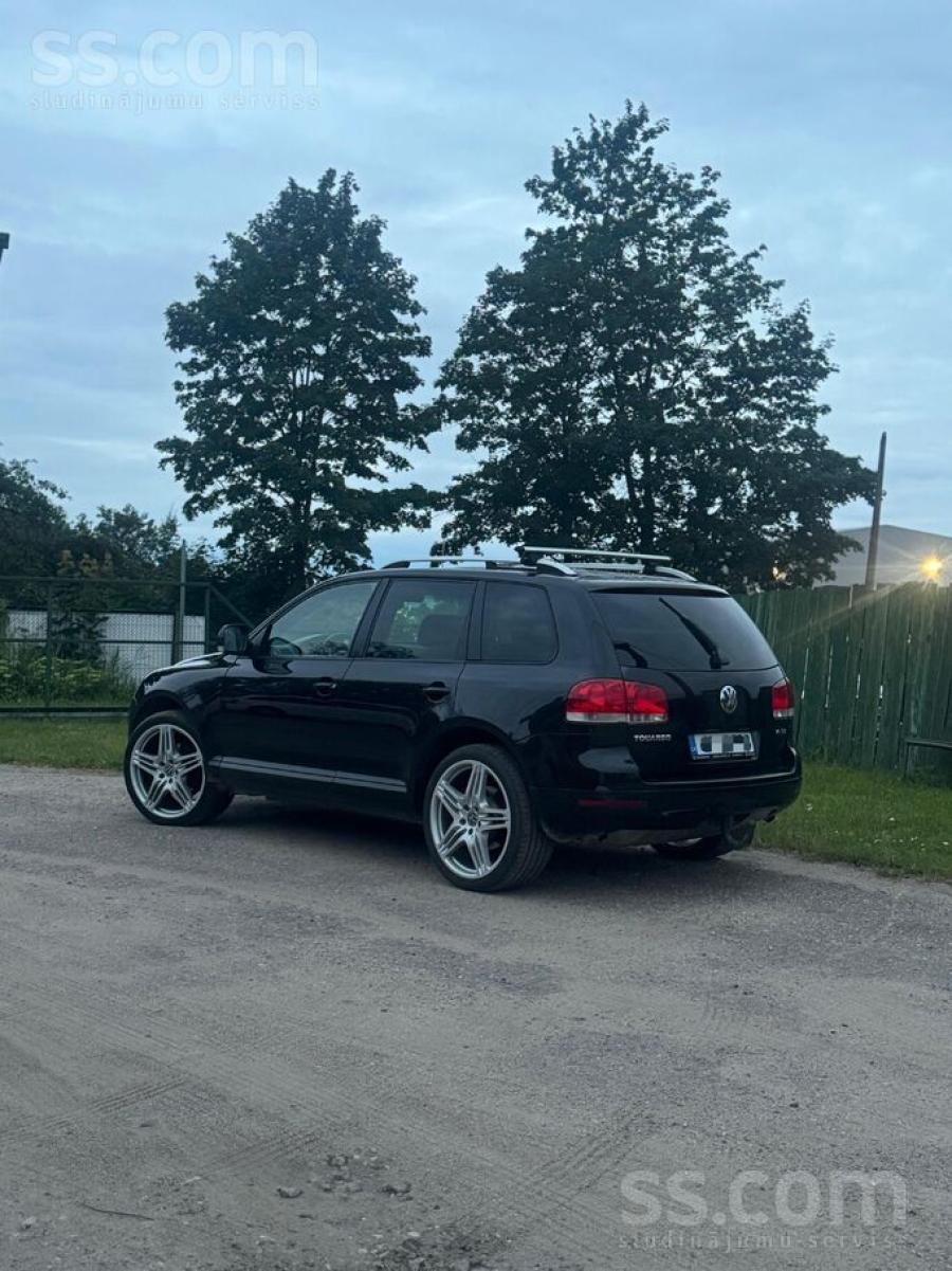 Melns Volkswagen Touareg 2005 Rēzekne, ar dzinēja tilpumu 3.00 L un nobraukumu 308 tūkst. km par 3350 €, foto 2 vietnē AUTOMOTO.COM.LV