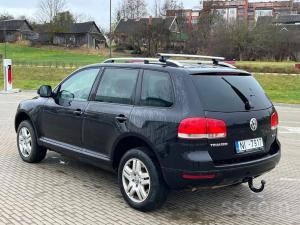 Melns Volkswagen Touareg 2005 Rēzekne, ar dzinēja tilpumu 3.00 L un nobraukumu 308 tūkst. km par 3350 €, foto 4 vietnē AUTOMOTO.COM.LV