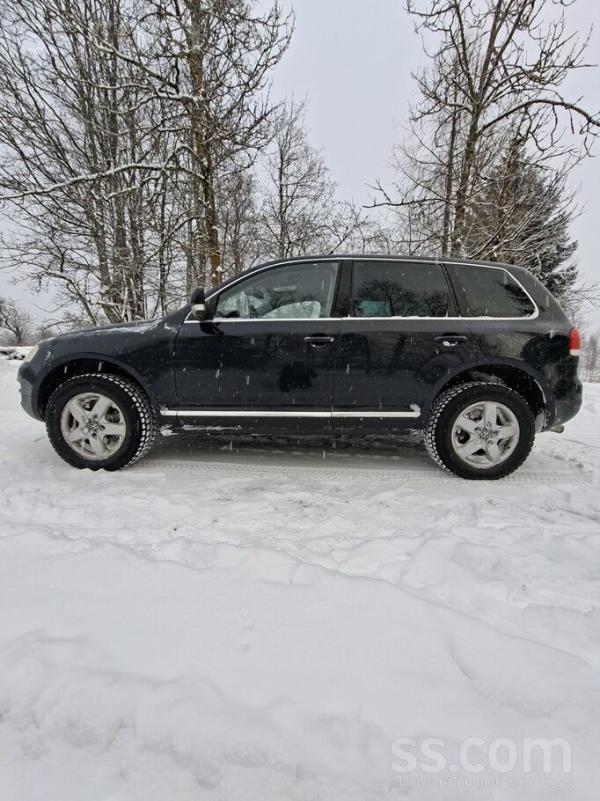 Black Volkswagen Touareg 2005 in Riga, with an engine capacity of 3.00 L and mileage of 169 thousand km for 4350 €, photo 1 on AUTOMOTO.COM.LV