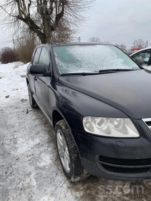 Black Volkswagen Touareg 2005 in Riga, with an engine capacity of 3.00 L and mileage of 0 thousand km for 3400 €, photo 4 on AUTOMOTO.COM.LV
