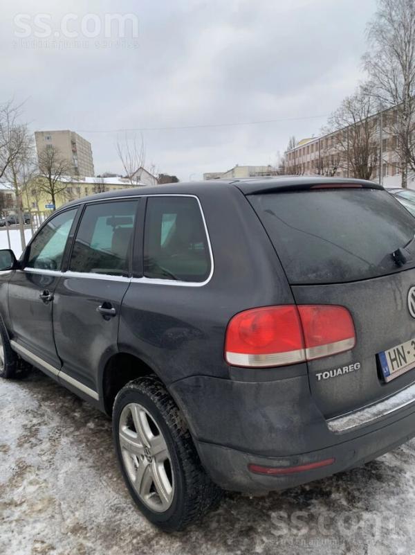 Black Volkswagen Touareg 2005 in Riga, with an engine capacity of 3.00 L and mileage of 0 thousand km for 3400 €, photo 7 on AUTOMOTO.COM.LV