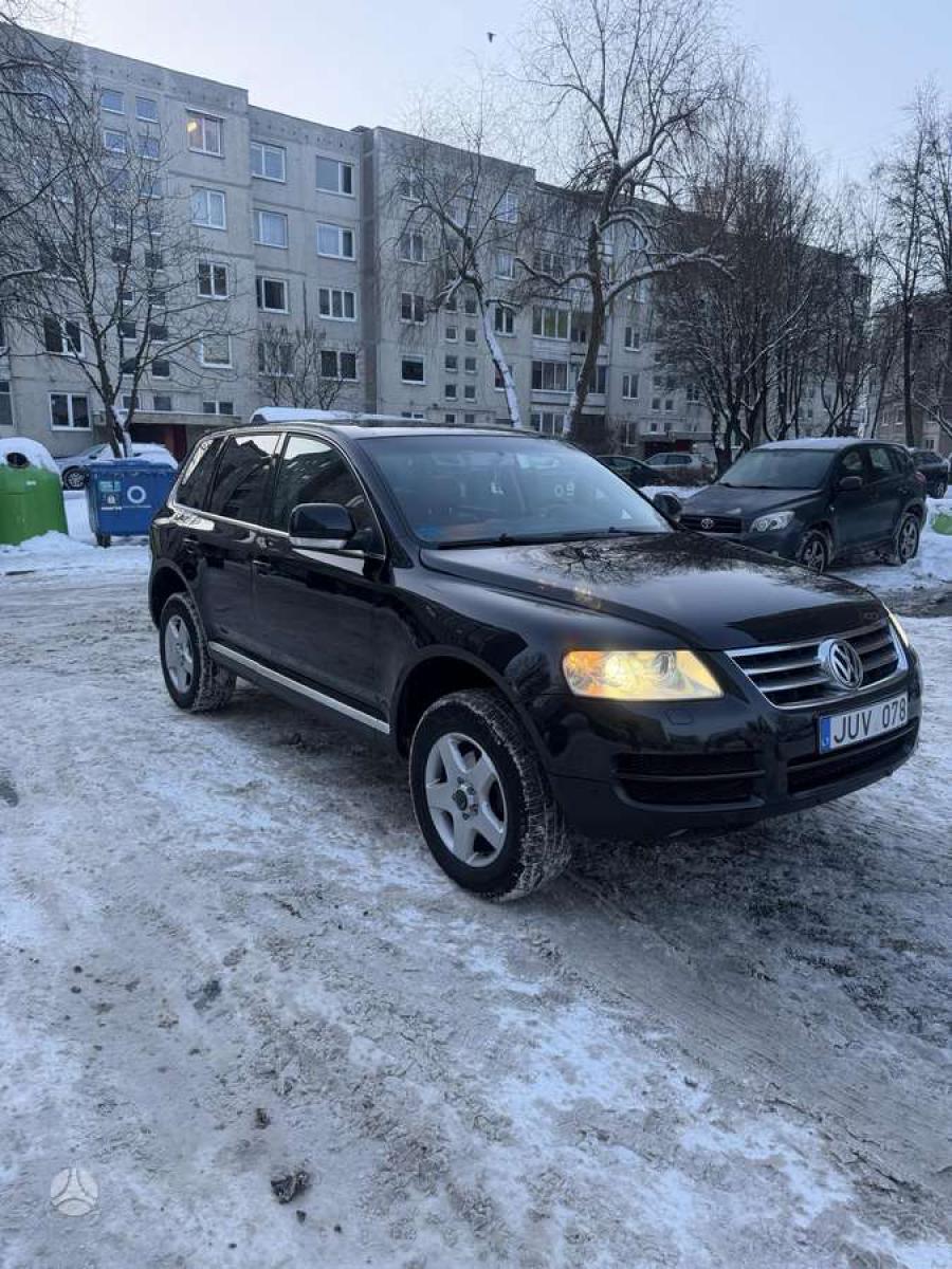 Black Volkswagen Touareg 2005 in Kaunas, with an engine capacity of 2.46 L and mileage of 288 thousand km for 4200 €, photo 2 on AUTOMOTO.COM.LV