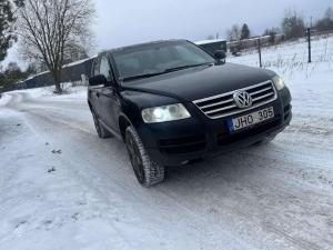 Melns Volkswagen Touareg 2005 Viļņa, ar dzinēja tilpumu 2.97 L un nobraukumu 419 tūkst. km par 2650 €, foto  vietnē AUTOMOTO.COM.LV