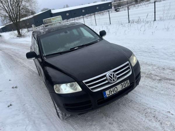 Melns Volkswagen Touareg 2005 Viļņa, ar dzinēja tilpumu 2.97 L un nobraukumu 419 tūkst. km par 2650 €, foto 2 vietnē AUTOMOTO.COM.LV