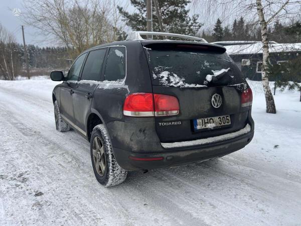 Melns Volkswagen Touareg 2005 Viļņa, ar dzinēja tilpumu 2.97 L un nobraukumu 419 tūkst. km par 2650 €, foto 8 vietnē AUTOMOTO.COM.LV