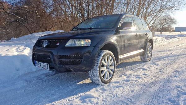 Melns Volkswagen Touareg 2005 Šauļi, ar dzinēja tilpumu 2.46 L un nobraukumu 321 tūkst. km par 3900 €, foto 3 vietnē AUTOMOTO.COM.LV