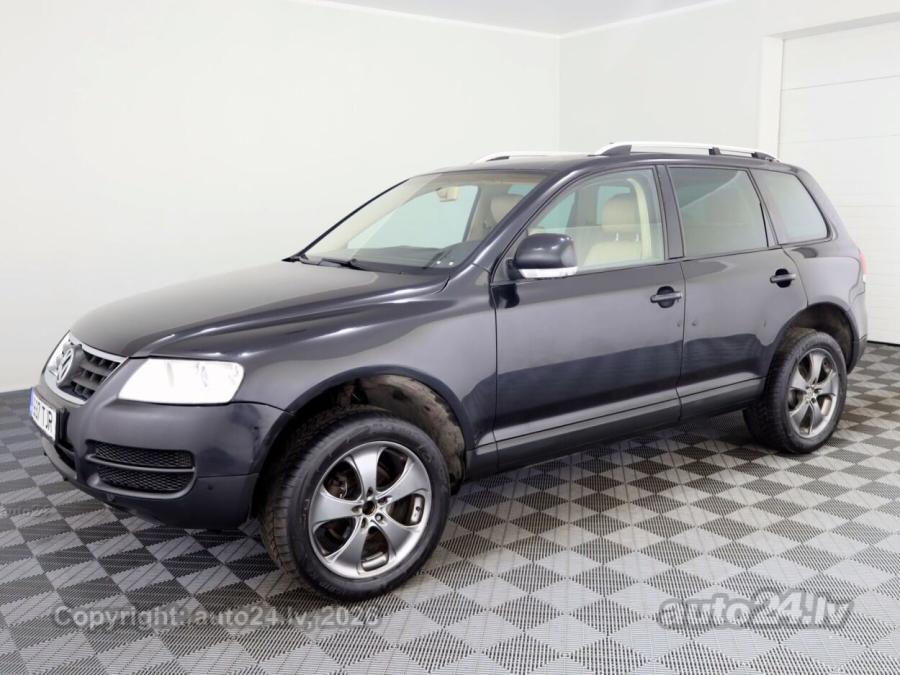 Melns Volkswagen Touareg 2005 Tallina, ar dzinēja tilpumu 2.50 L un nobraukumu 325 tūkst. km par 2499 €, foto 2 vietnē AUTOMOTO.COM.LV
