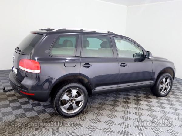 Melns Volkswagen Touareg 2005 Tallina, ar dzinēja tilpumu 2.50 L un nobraukumu 325 tūkst. km par 2499 €, foto 3 vietnē AUTOMOTO.COM.LV