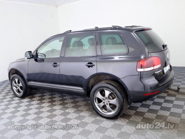 Melns Volkswagen Touareg 2005 Tallina, ar dzinēja tilpumu 2.50 L un nobraukumu 325 tūkst. km par 2499 €, foto 4 vietnē AUTOMOTO.COM.LV
