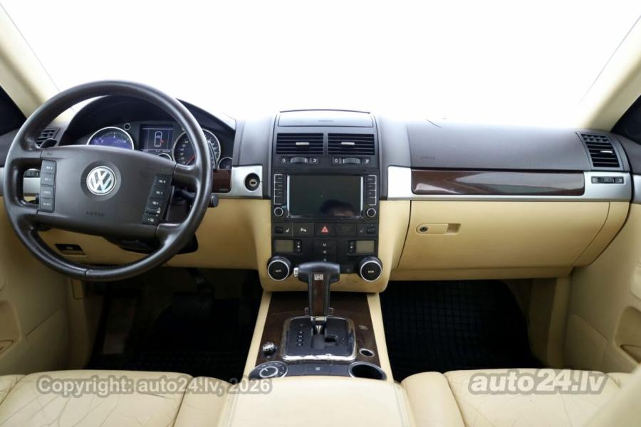 Melns Volkswagen Touareg 2005 Tallina, ar dzinēja tilpumu 2.50 L un nobraukumu 325 tūkst. km par 2499 €, foto 5 vietnē AUTOMOTO.COM.LV