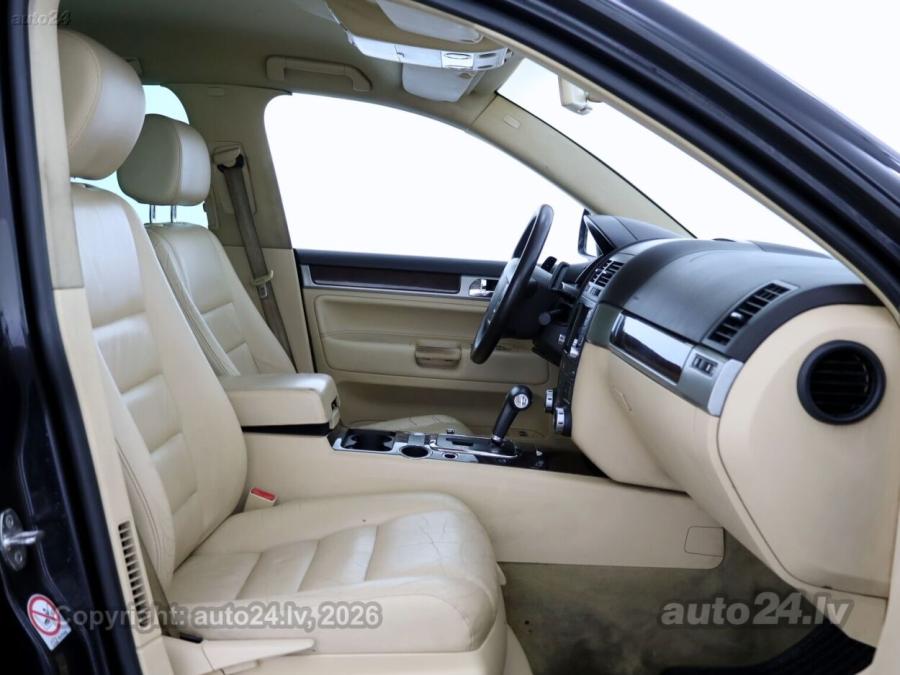 Melns Volkswagen Touareg 2005 Tallina, ar dzinēja tilpumu 2.50 L un nobraukumu 325 tūkst. km par 2499 €, foto 6 vietnē AUTOMOTO.COM.LV