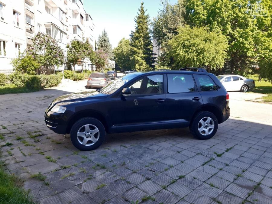 Melns Volkswagen Touareg 2005 Kauņa, ar dzinēja tilpumu 2.50 L un nobraukumu 200 tūkst. km par 2500 €, foto 1 vietnē AUTOMOTO.COM.LV