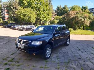Melns Volkswagen Touareg 2005 Kauņa, ar dzinēja tilpumu 2.50 L un nobraukumu 200 tūkst. km par 2500 €, foto 4 vietnē AUTOMOTO.COM.LV